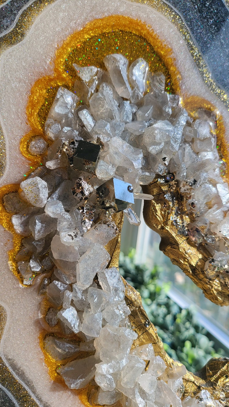 Resin Wallart With Geodes and Crystals. Freeform Geode With Shimmering ...