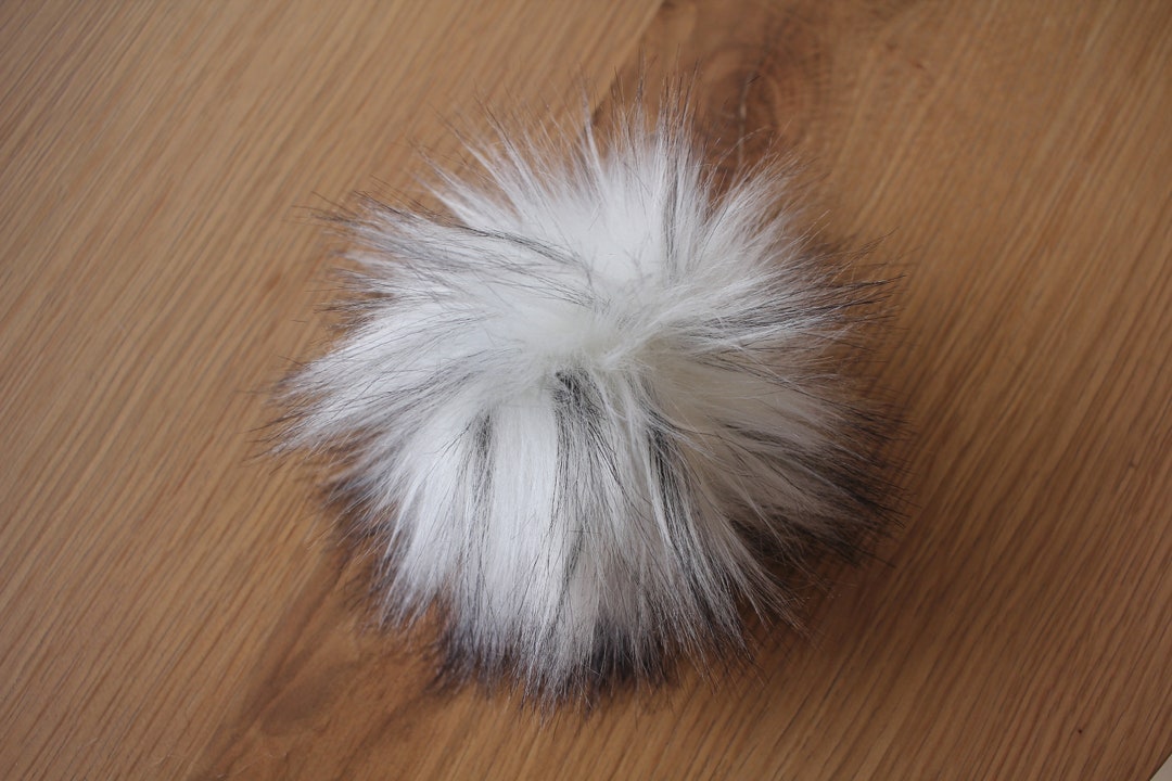 CAPRICORNE Faux Fur Pom Pom, Beanie pom poms, Fur poms, Hat pom poms ...