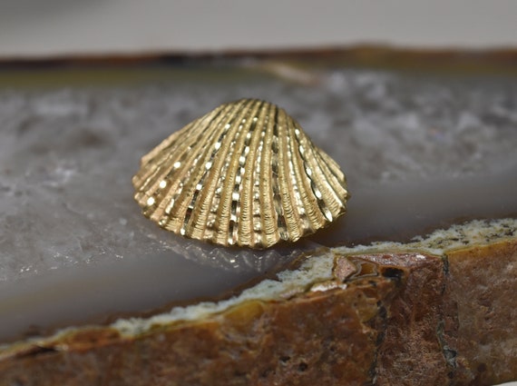 Large 14K Gold Scalloped Sea Shell Slide Pendant Char… - Gem