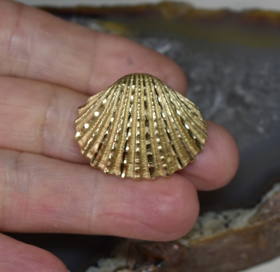 Large 14K Gold Scalloped Sea Shell Slide Pendant Char… - Gem