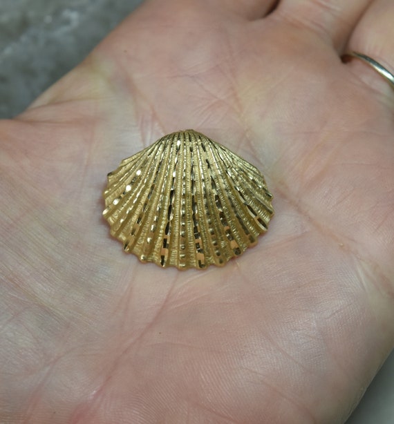 Large 14K Gold Scalloped Sea Shell Slide Pendant Char… - Gem