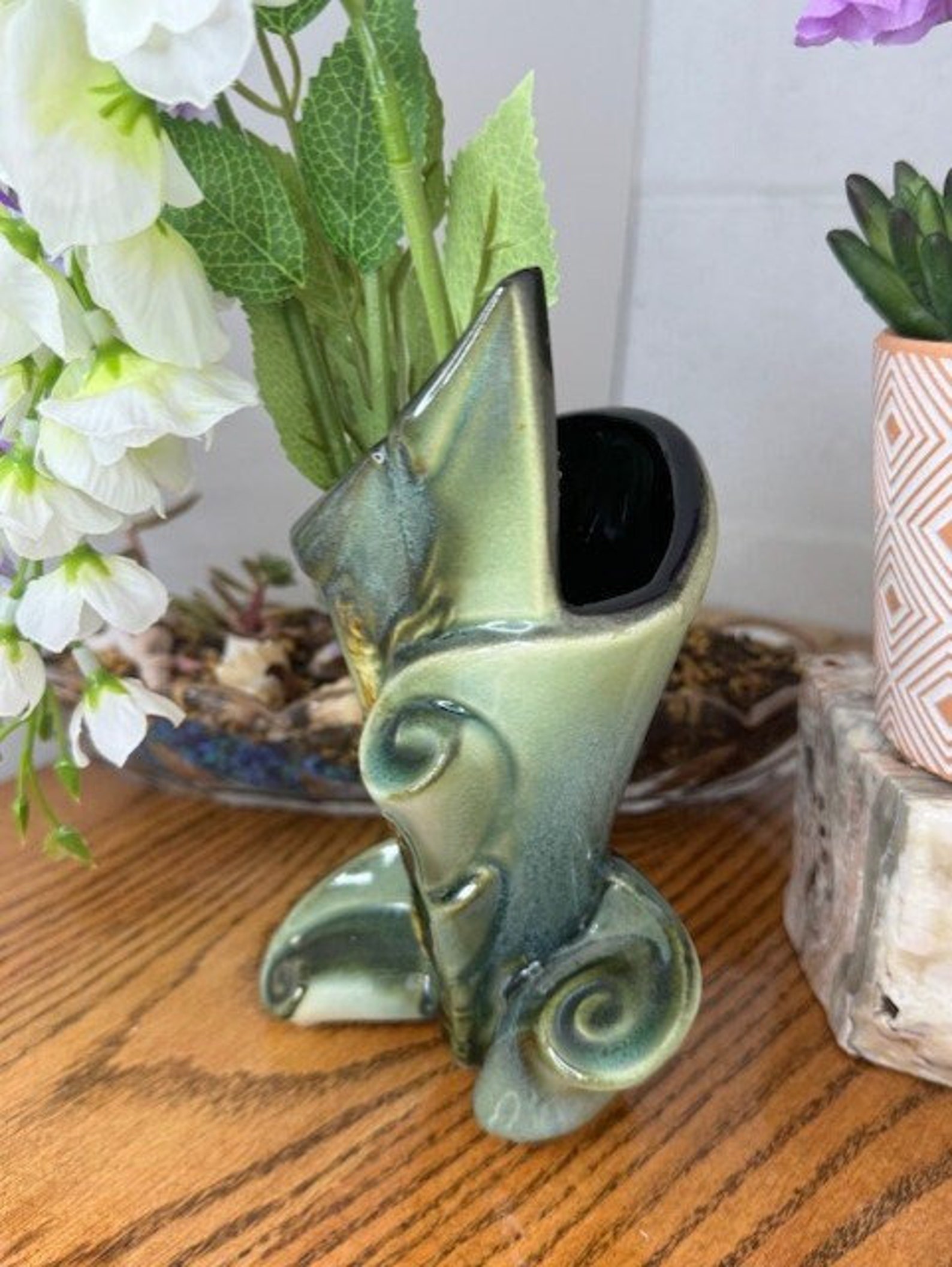 Hull Pottery Flower Vase- Parchment and Pine High Gloss Glaze Vase - Etsy
