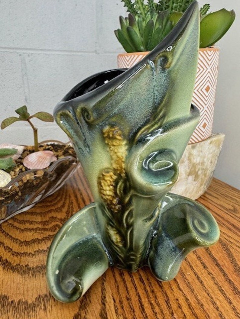 Hull Pottery Flower Vase- Parchment and Pine High Gloss Glaze Vase - Etsy
