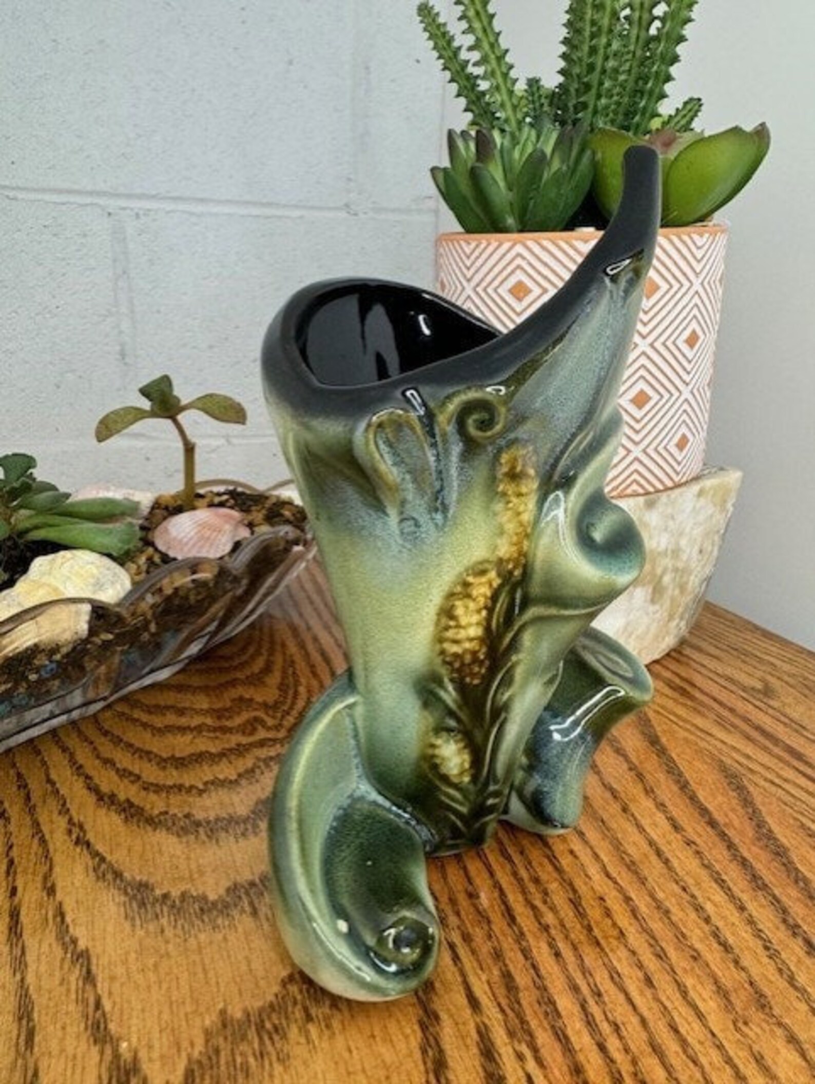 Hull Pottery Flower Vase- Parchment and Pine High Gloss Glaze Vase - Etsy