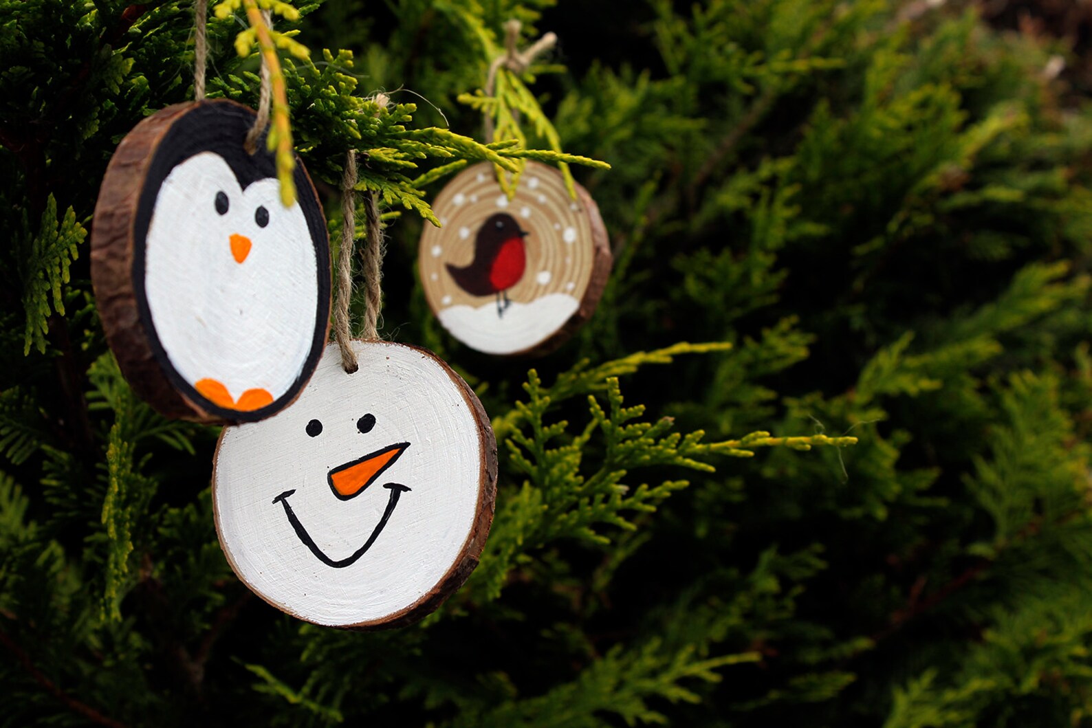 Log Slice Christmas Baubles, Snowman Bauble, Robin, Penguin Tree ...