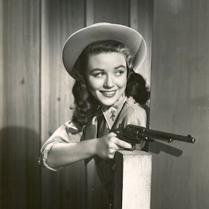Western Movie Actresses and Models - 16 Photo Trading Cards Set - Movie ...