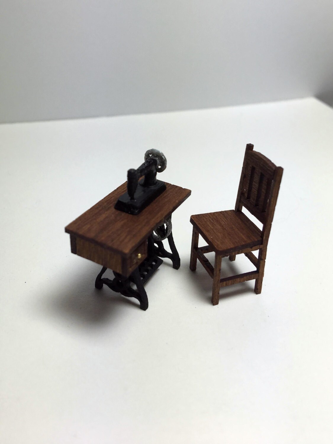 Quarter Inch Scale Sewing Machine With Sewing Table and Chair Kit (1:48 ...
