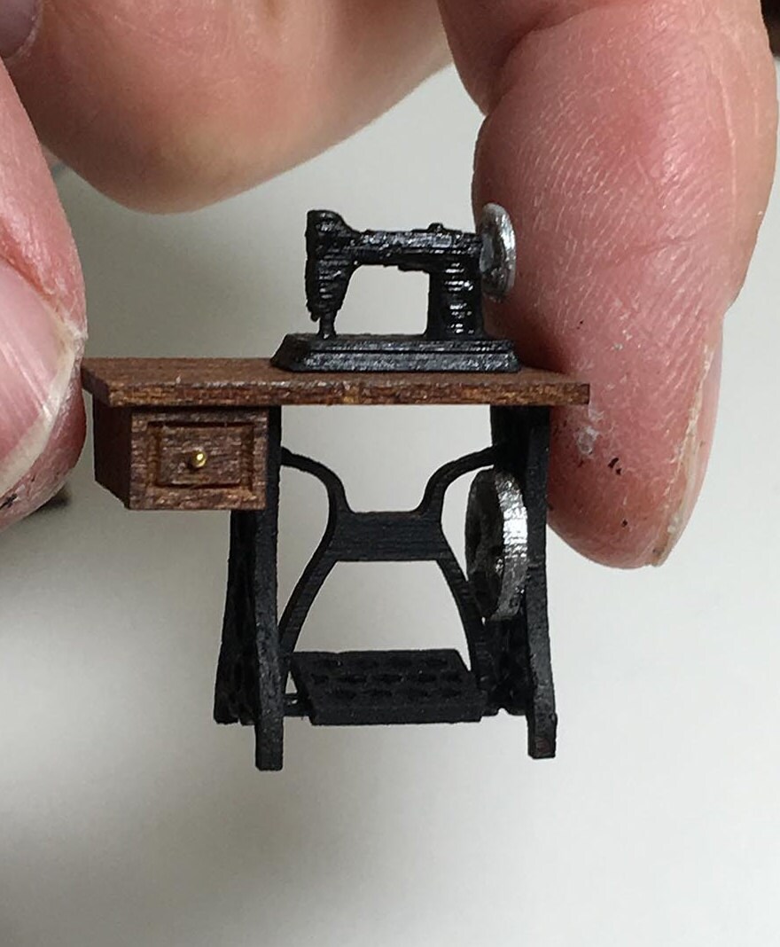 Quarter Inch Scale Sewing Machine With Sewing Table and Chair Kit (1:48 ...
