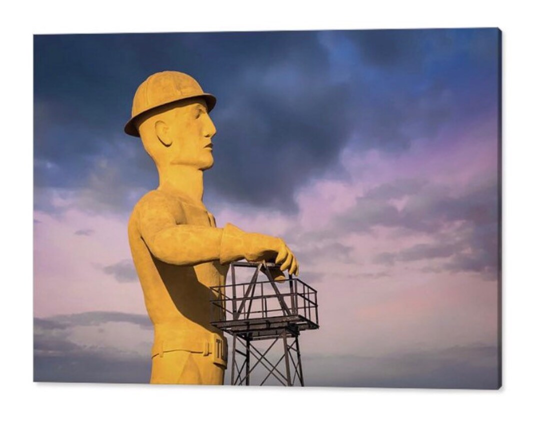 Tulsa Golden Driller Print: Oklahoma Landmark Art - Etsy