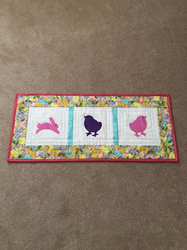 Easter Chicks and Bunny Table Runner - Etsy.de
