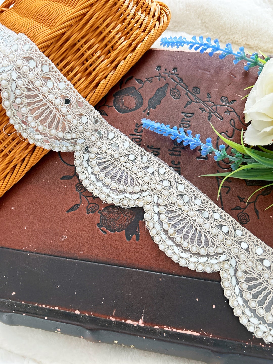 9.5 Yards White Indian Floral Scallop Fan Zari Mirror Pearl Embellished ...