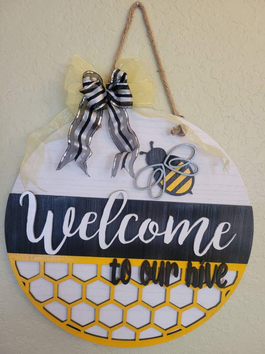18 Inch Wooden Round Bee Welcome Sign | Door Hanger | Welcome to Our ...