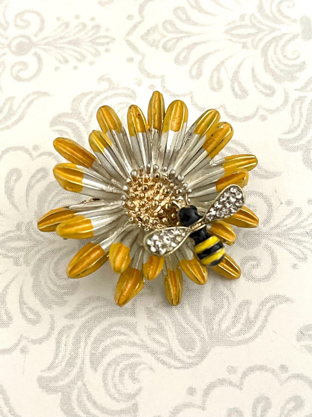 Yellow White Daisy Brooch Pin - Daisy Brooch Pin, Bee Brooch Pin BX74 ...