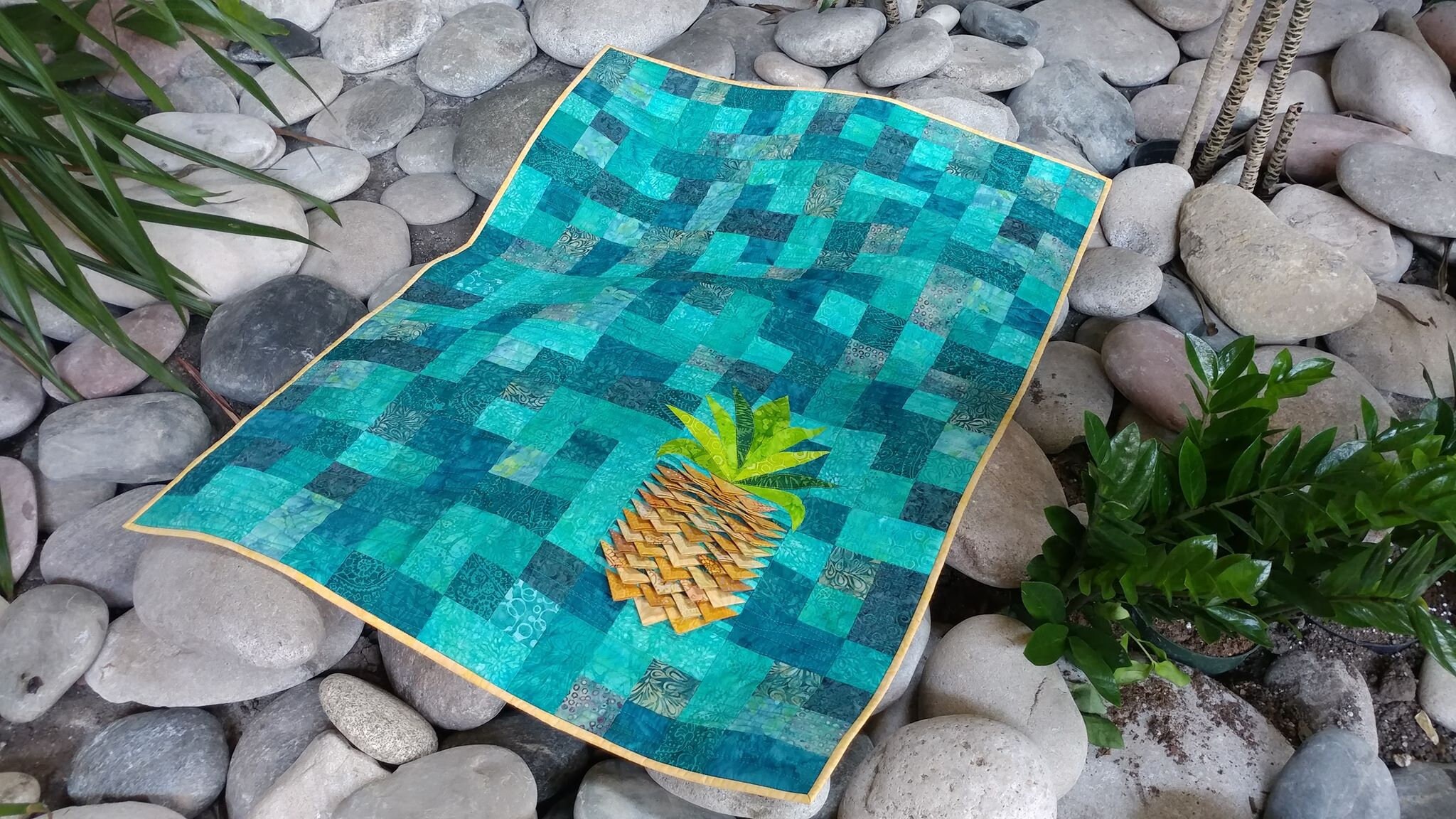 PAPER Pineapple Twist Quilt Pattern by Slice of Pi Quilts 3d - Etsy