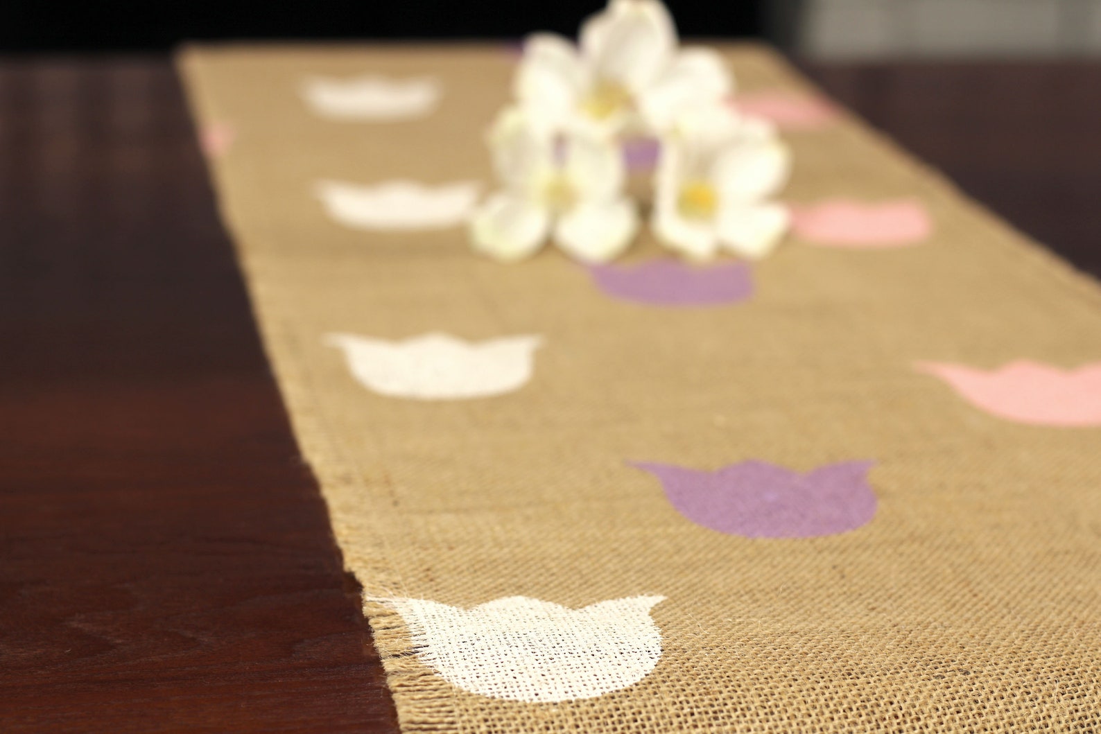 Spring Burlap Table Runner Lilac White and Pink Tulip Table - Etsy