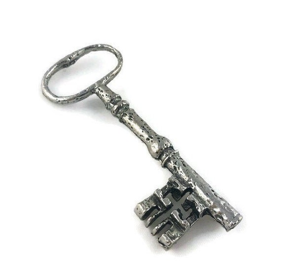 Vintage Large Skeleton Key Brooch Pin, Old Key Pin, O… - Gem