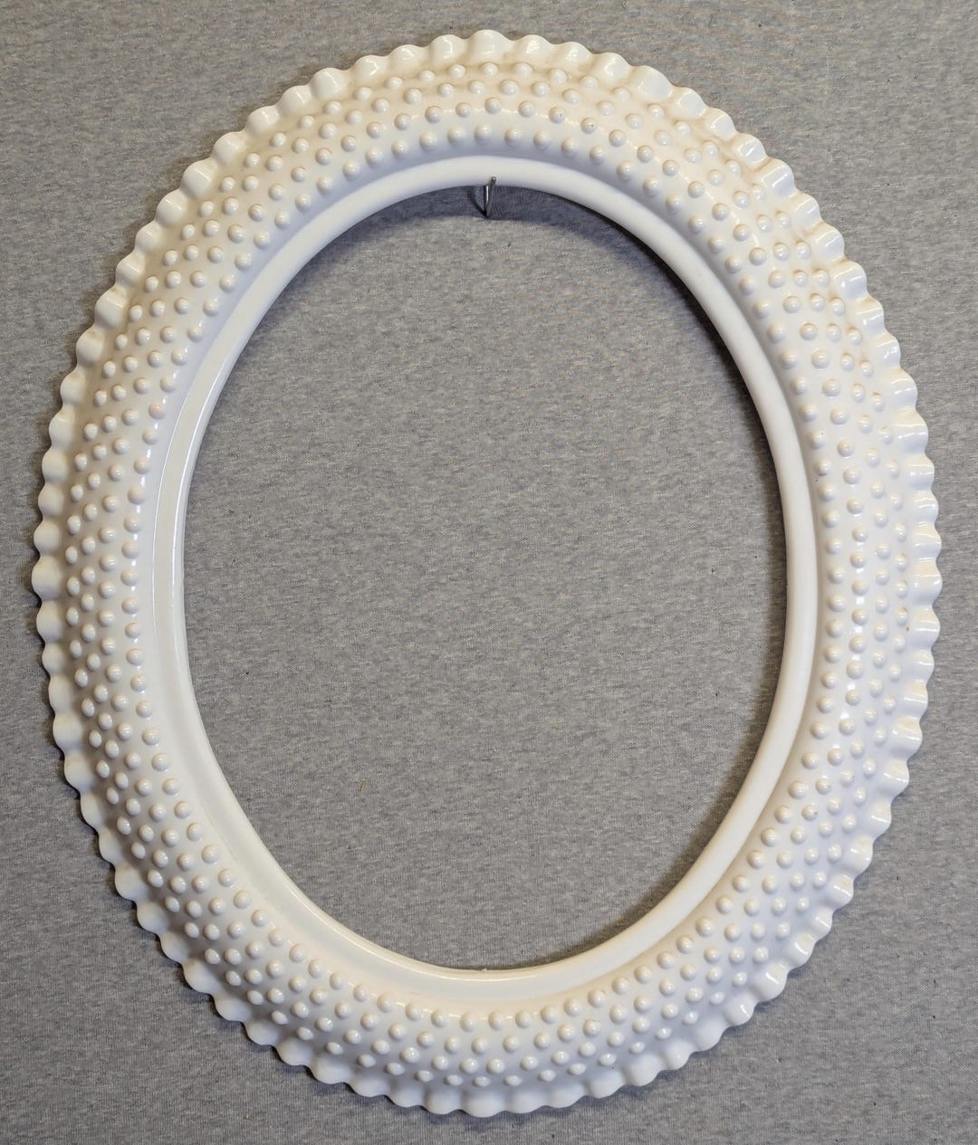 11x14 Oval Frame APPROXIMATE SIZE Vintage Plastic White Hobnail Design ...