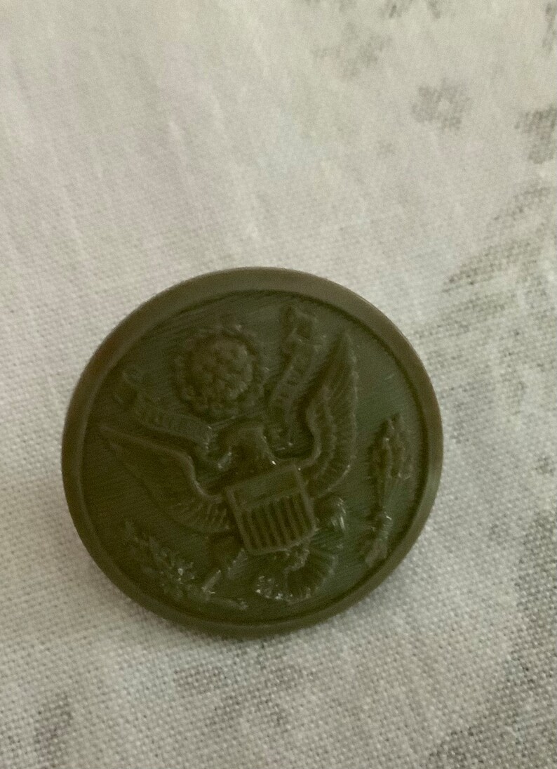 Vintage Tin Filled With Vintage Buttons Grandmas Button Tin - Etsy