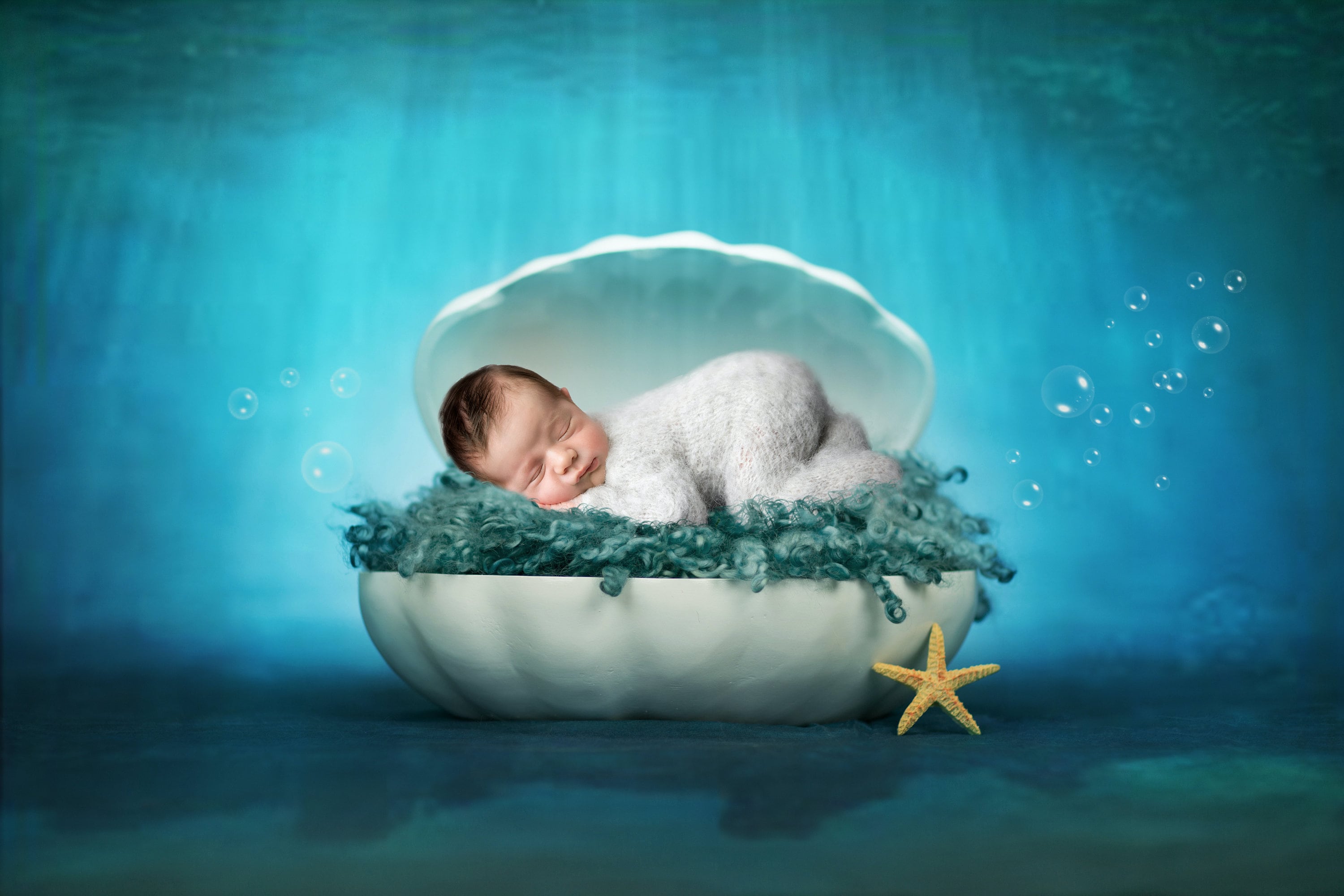 Beautiful Underwater Pearl Clam Shell With Sunrays Newborn | Etsy