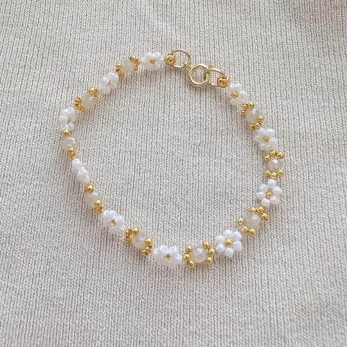 Beaded Daisy Bracelet: Handmade Crystal Flower Jewelry - Etsy