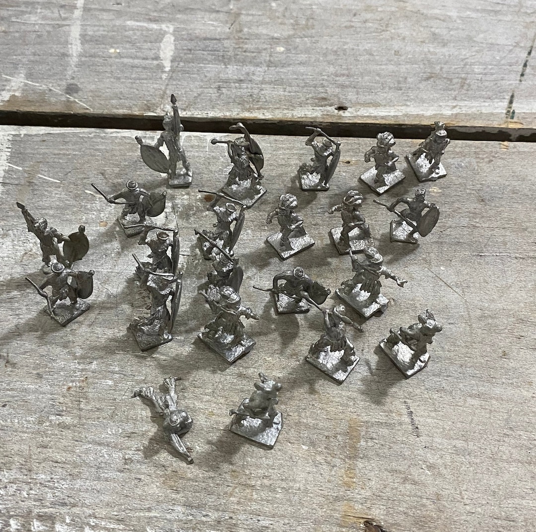 22 Lead Miniature Zulu Warriors - Vintage Lead Figurines of Zulu Nation ...