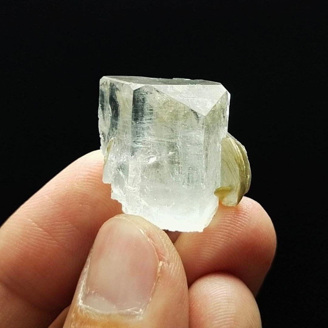 Natural Light Blue Transparent Aquamarine Crystal With Moscovite From ...