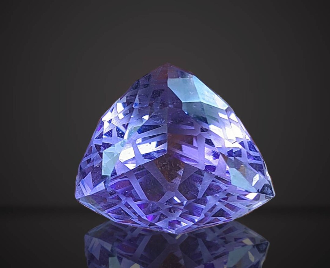 Natural Good Quality Beautiful 10 Carats Trillion Shape Light Purple VV ...