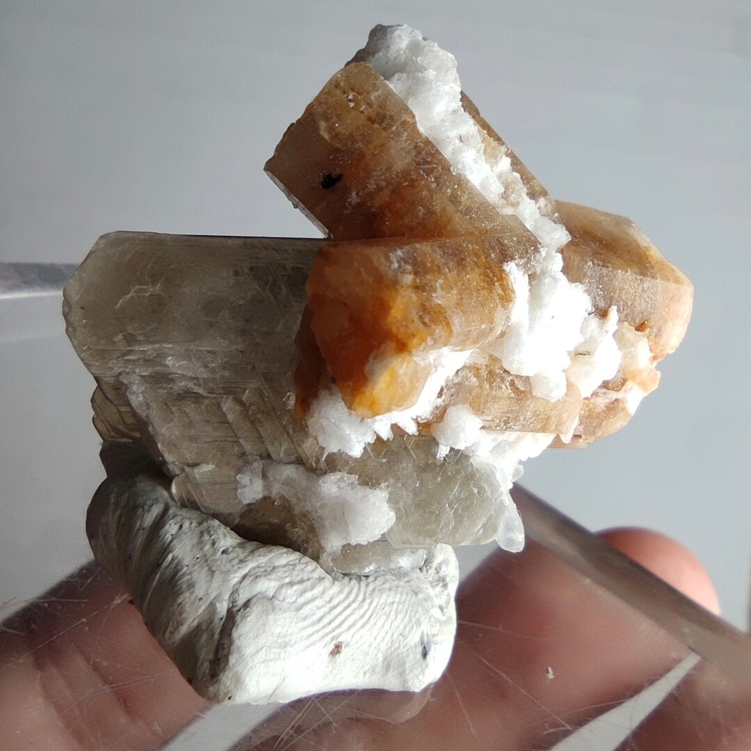 UV Reactive Apatite Crystal Matrix on Muscovite, Pakistan - Etsy