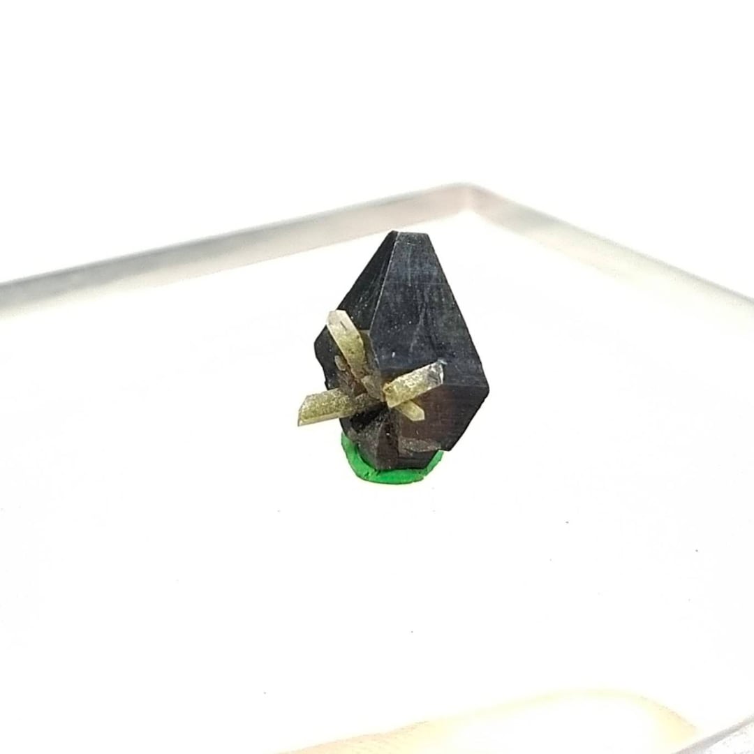 Rare Single Terminated Anatas Crystal With Chlorine Quartz From ...