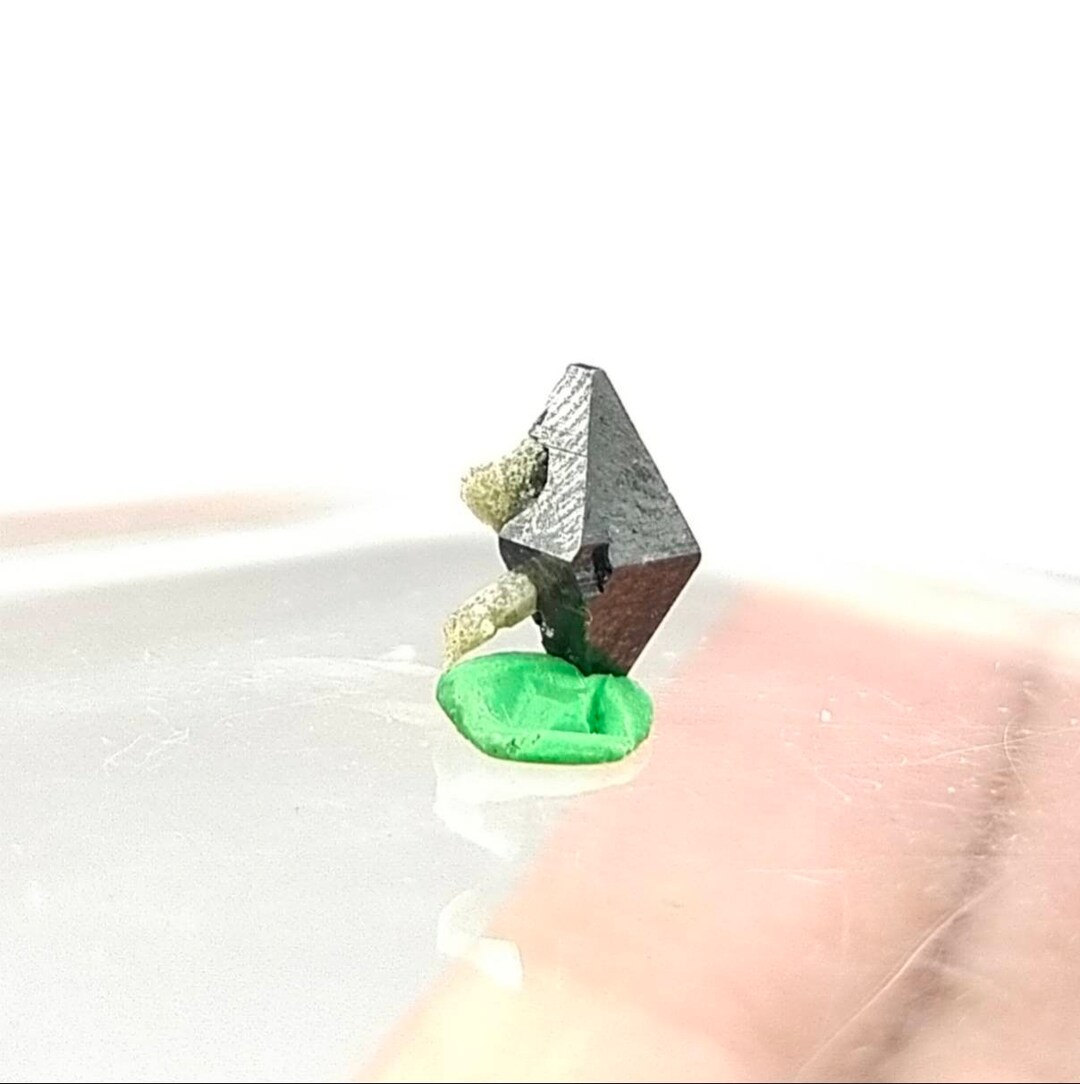 Rare Single Terminated Anatas Crystal With Chlorine Quartz From ...