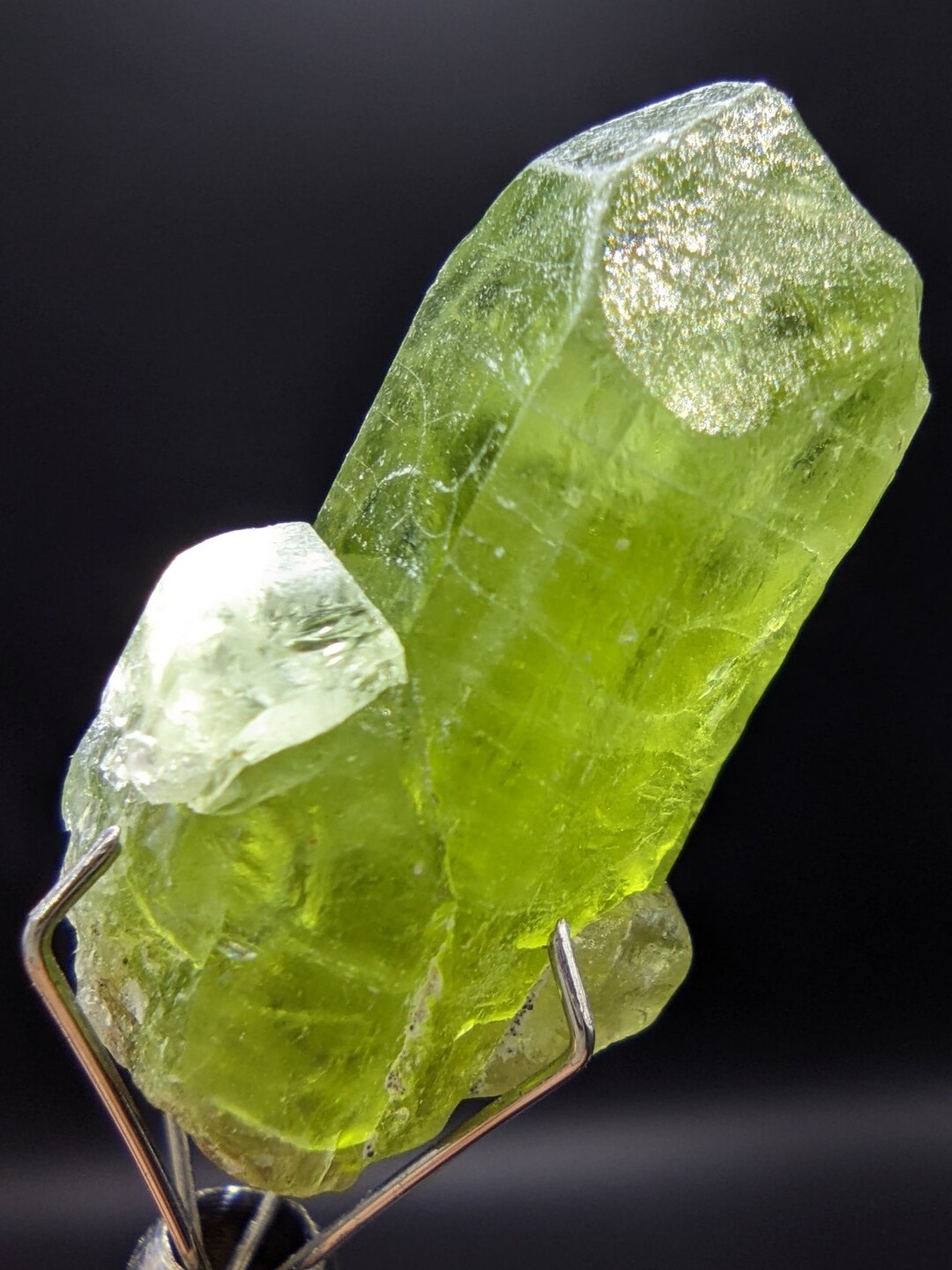 Natural Gemmy Terminated Green Peridot Crystal With Ludwigite Inclusion ...
