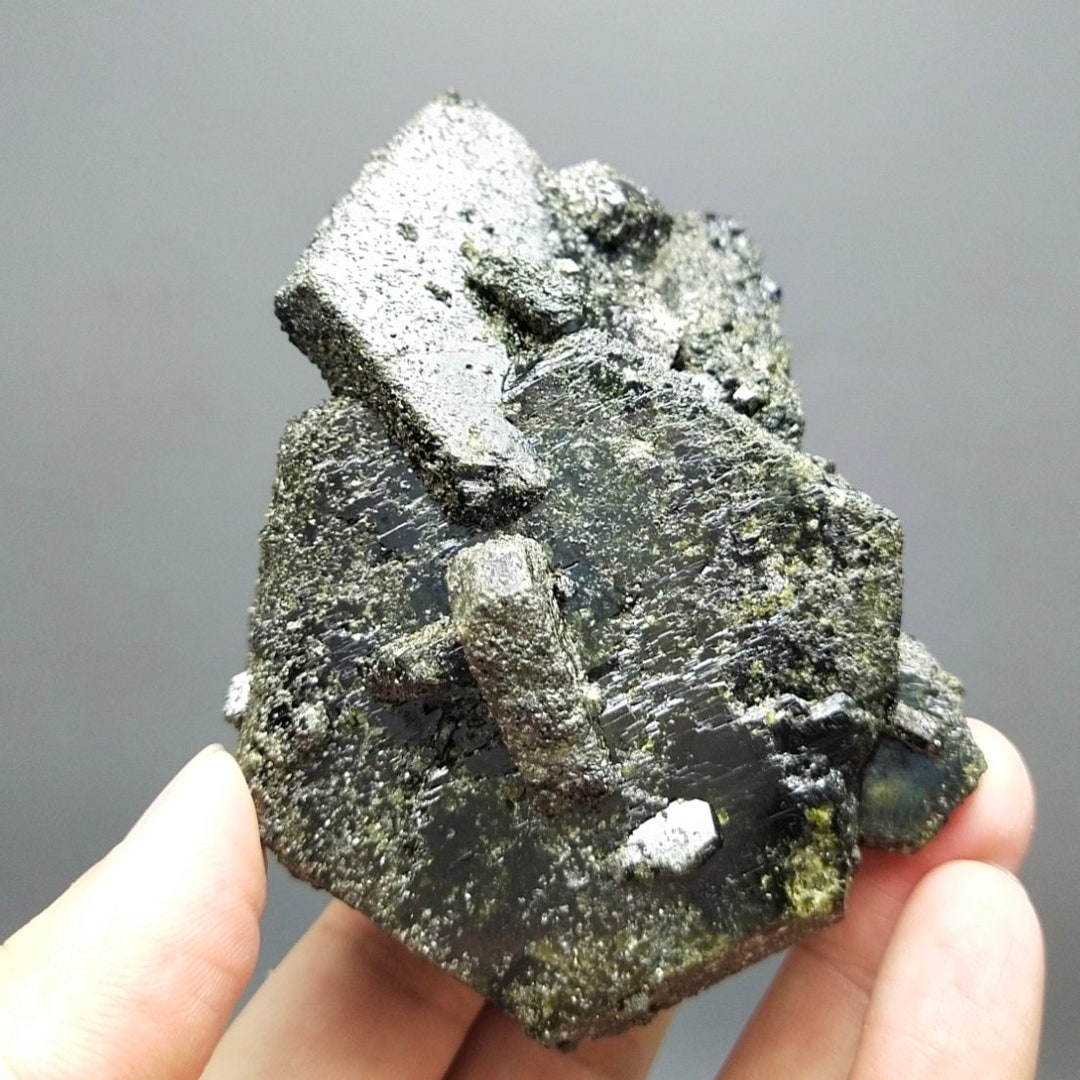Pseudooctahedral Epidote Cluster With Magnetite and Titanite Spray on ...