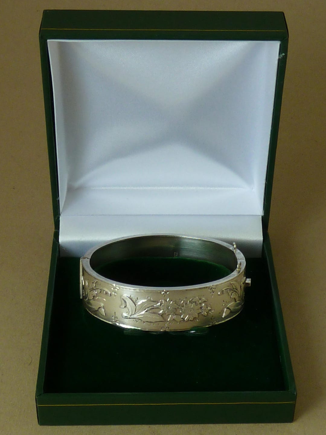 1886 English Victorian Hallmarked Solid Sterling Silver Floral Engraved ...