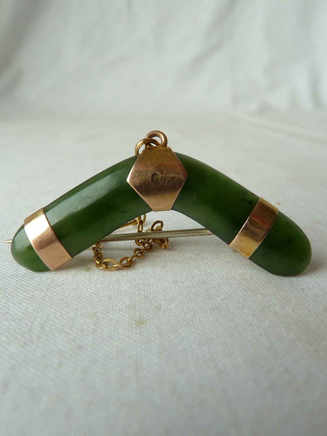 New Zealand Jade Boomerang Brooch Pin 18K Gold Greenstone Pounamu ...