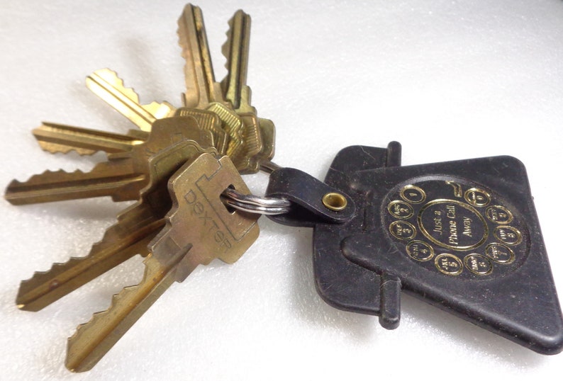 7 Vintage DEXTER Dexter Shaped Keys on a TELEPHONE Just a Call Away Old ...