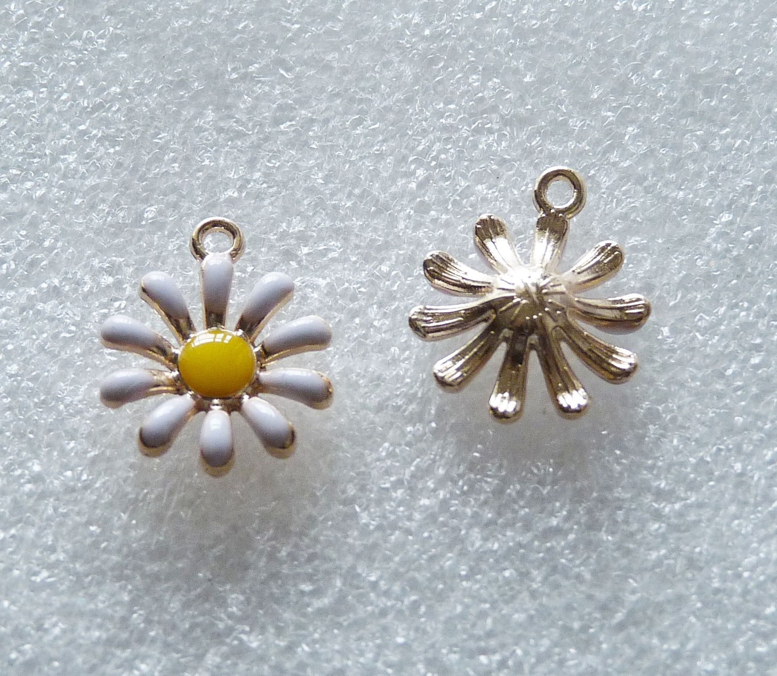 5x Daisy Charms Enamel Daisy Flower Charms for Bracelet | Etsy