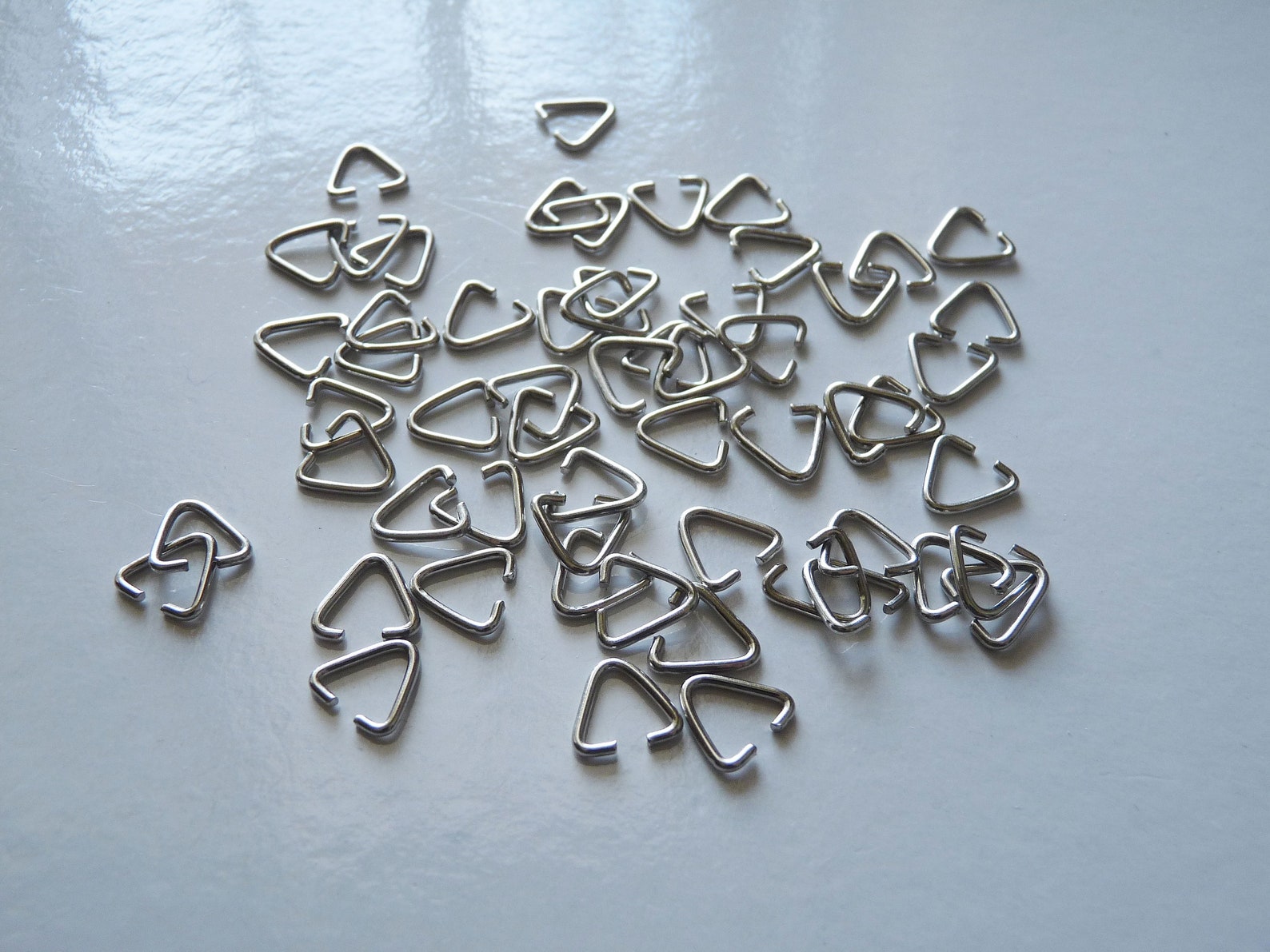20/50x Steel Strong Triangle Pendant Bails, Triangle Jump Rings, Pinch ...