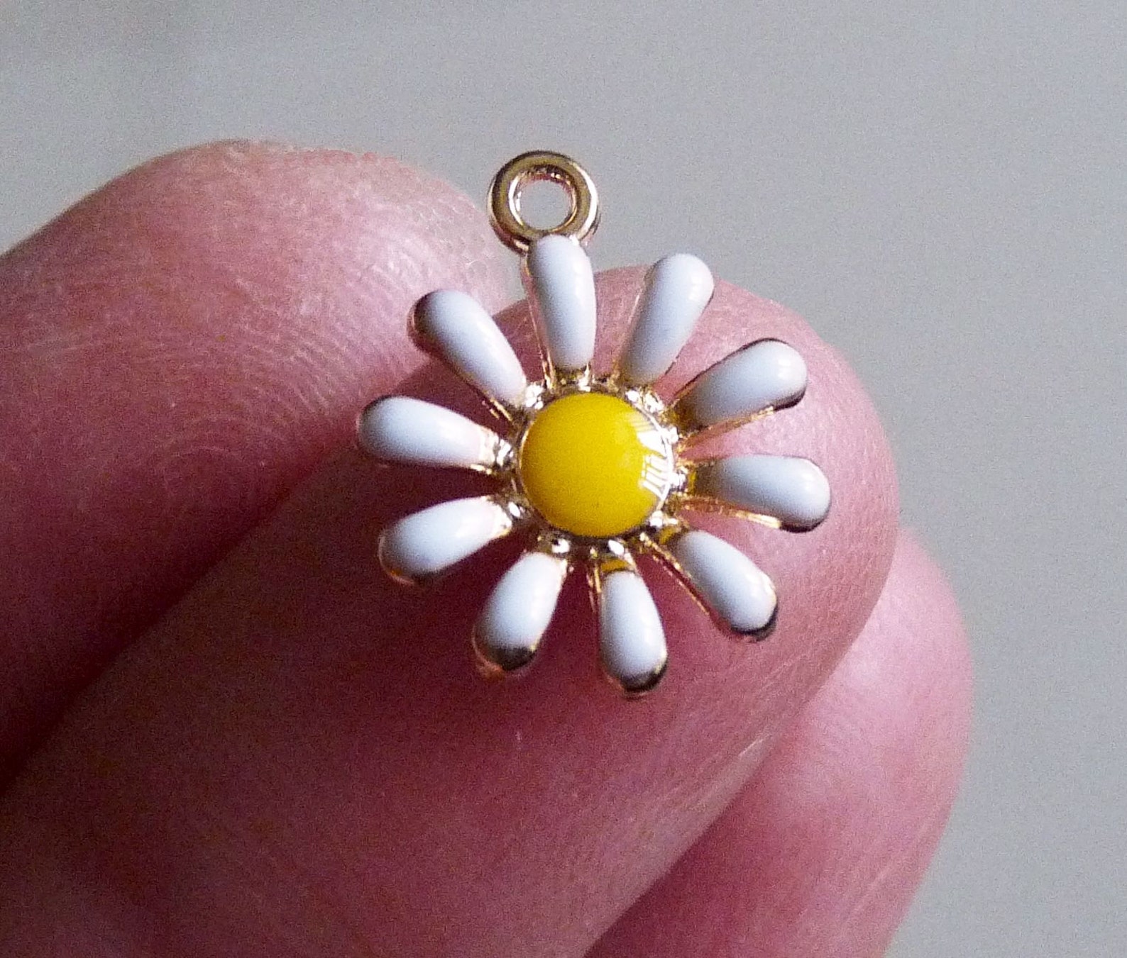 5x Daisy Charms Enamel Daisy Flower Charms for Bracelet | Etsy