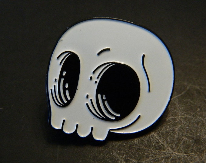 31MM Fun Cartoon Skull Lapel Pin - Fairly Large White & Black Modern ...