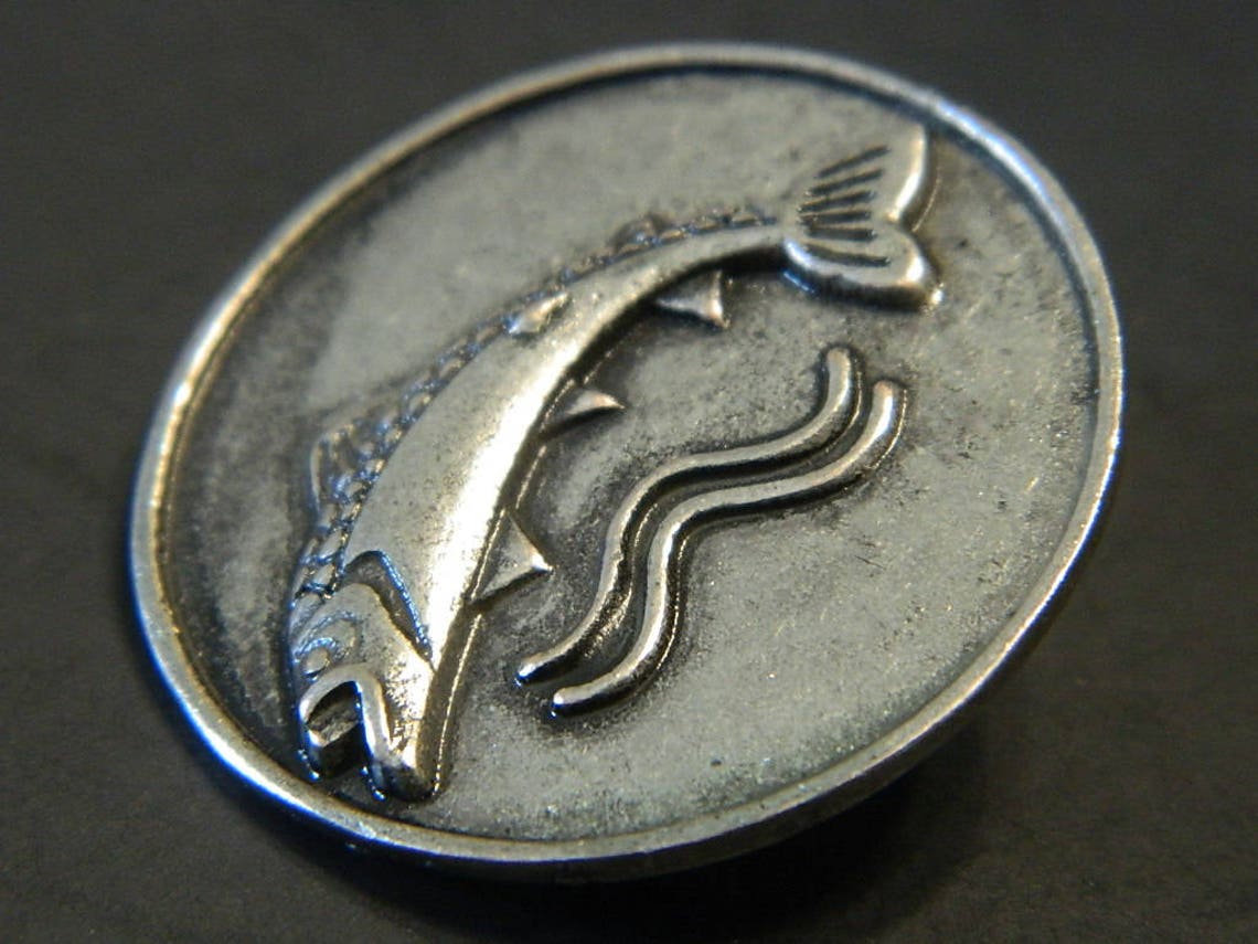 Pewter Grey Got House Tully Banner-man Lapel Pin Game of | Etsy