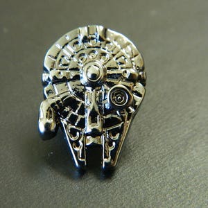 Small Silver Star Wars Millennium Falcon Lapel Pin Hans Solo Star Wars ...