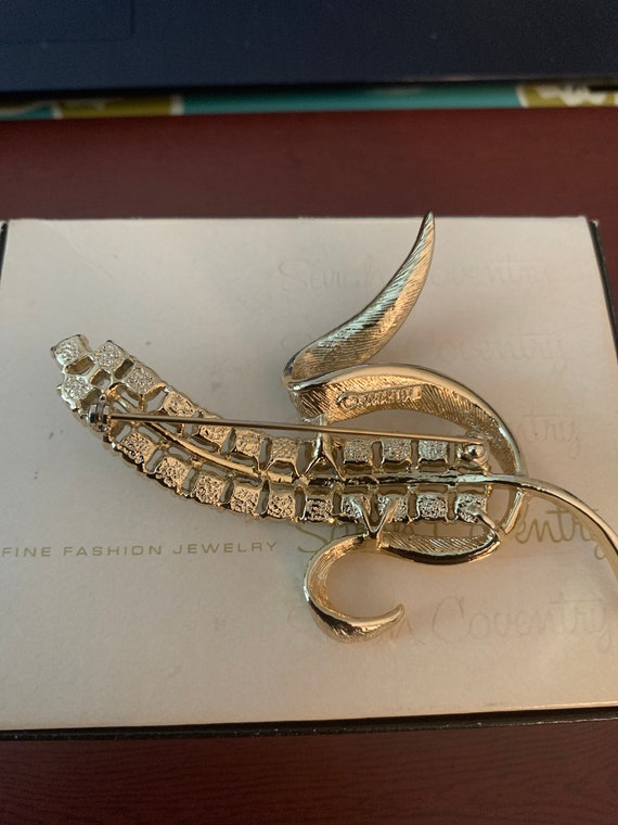 Large Sarah Coventry 3 3/4 in original box floral - Gem