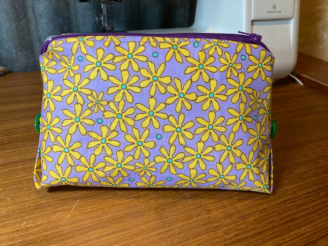 Handmade Daisy Makeup Bag: Spring Floral Cosmetic Case - Etsy