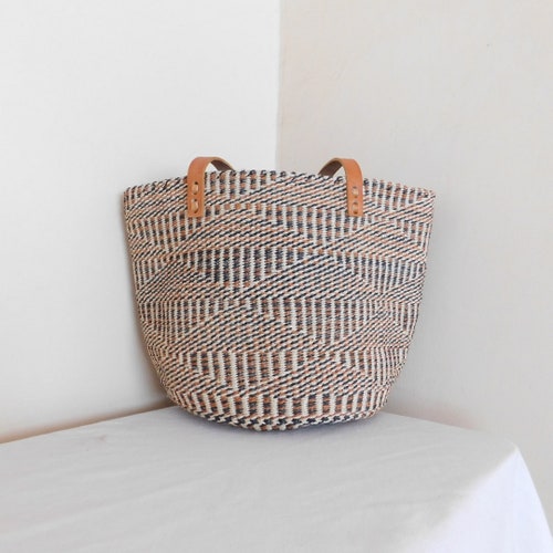 Handwoven African Kiondo Bag in Natural Colors - Etsy