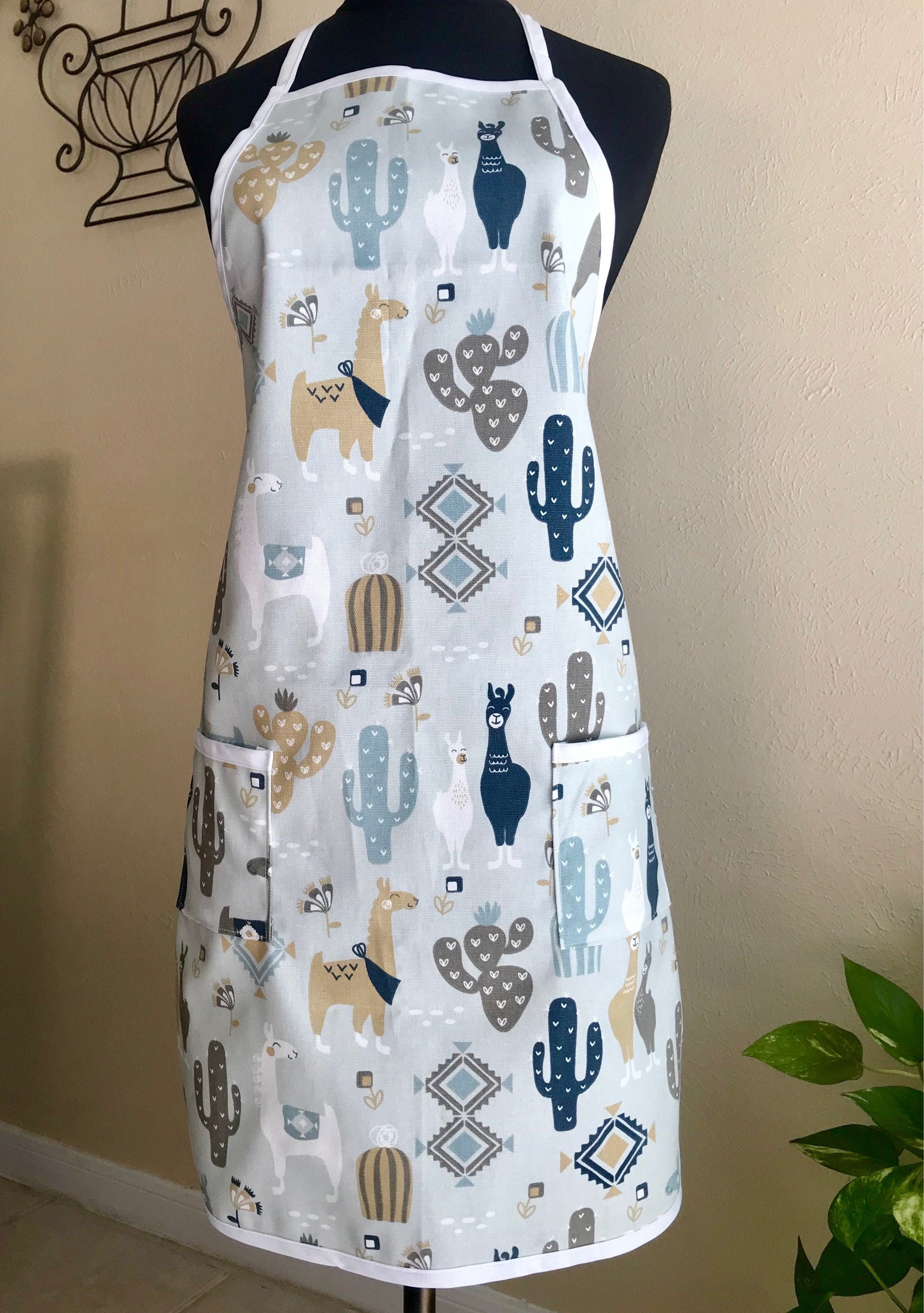 Fashion Apron for women with Pockets Personalized Apron | Etsy