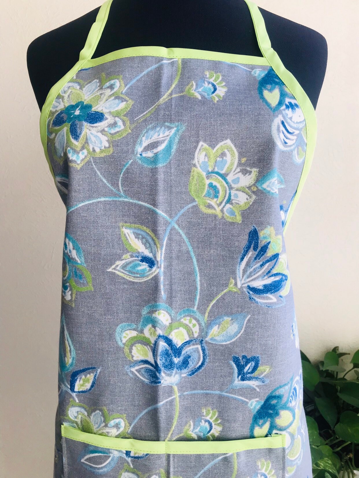 Fashion Apron for women with Pockets Personalized Apron | Etsy