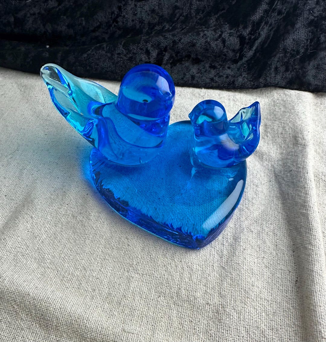 Leo Ward Art Glass Blue Birds Figurine on Heart Base, 2 3/4" Tall, 4 1/ ...