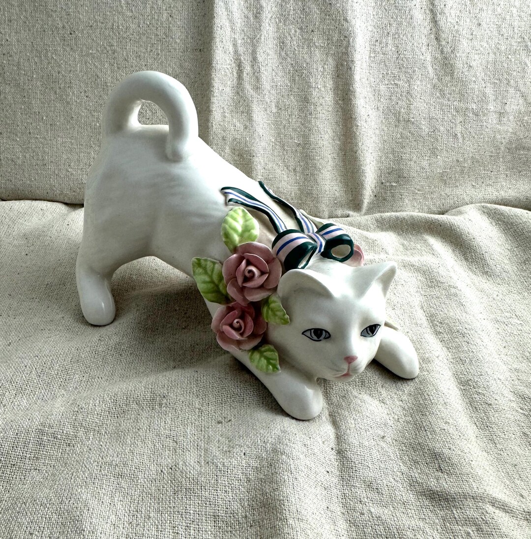 Ribbon Roses Hand Pained Cat Figurine by Seymour Mann, 5 1/2" Long X 4 ...