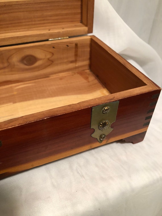 vintage cedar lined wooden trinket box / vintage jewe… - Gem