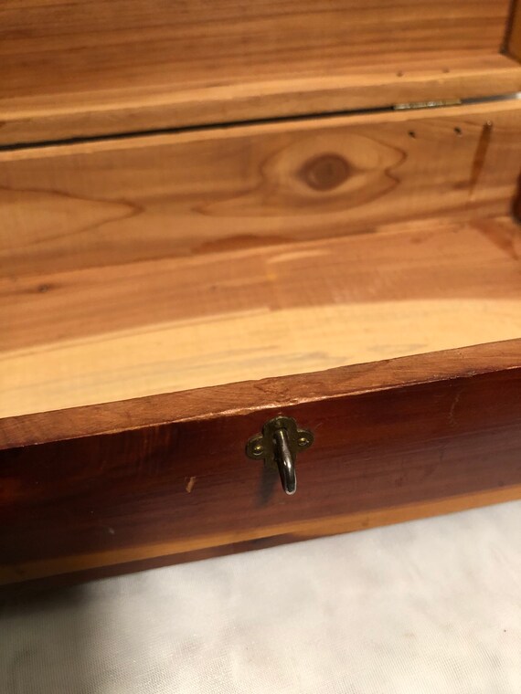 vintage cedar lined wooden trinket box / vintage jewe… - Gem